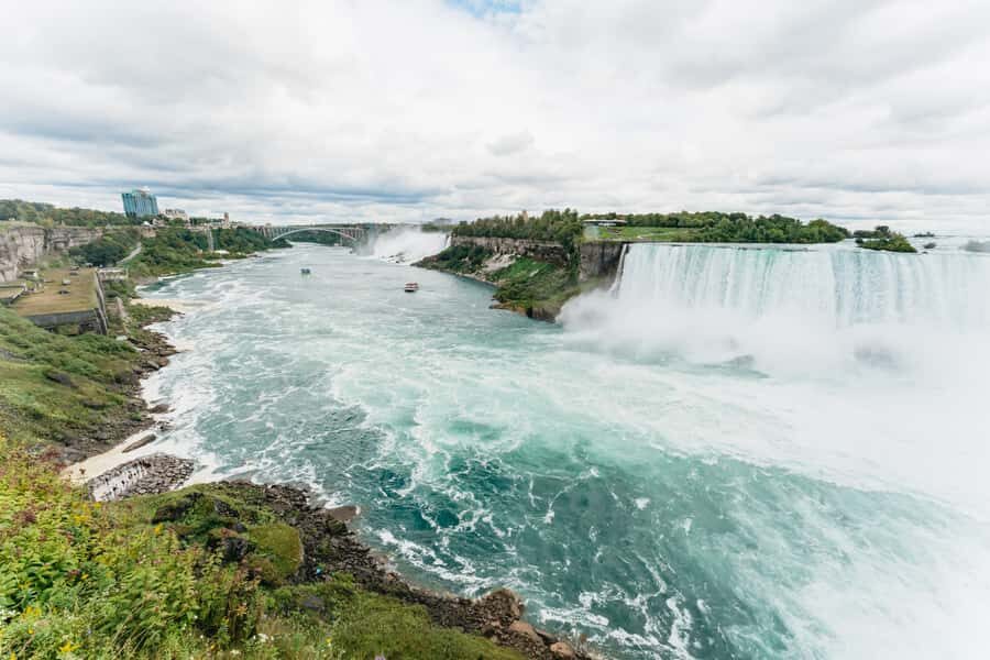 Toronto: Niagara Day Tour w/ Niagara on the Lake & Boat Ride - The Real Value