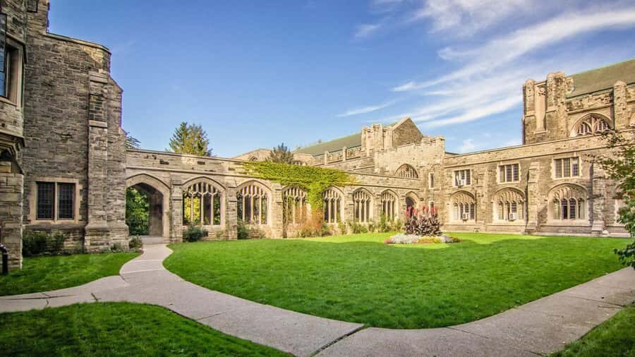 Toronto: TV & Movie Tour with University of Toronto Visit - The Practicalities: What You Need to Know