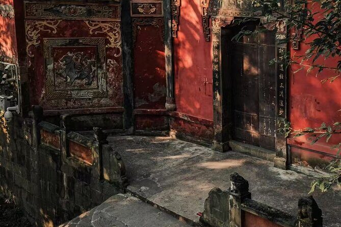 True Taste of Chongqing: Offbeat Walks & Hotpot in One Day - Who Will Enjoy This Tour?