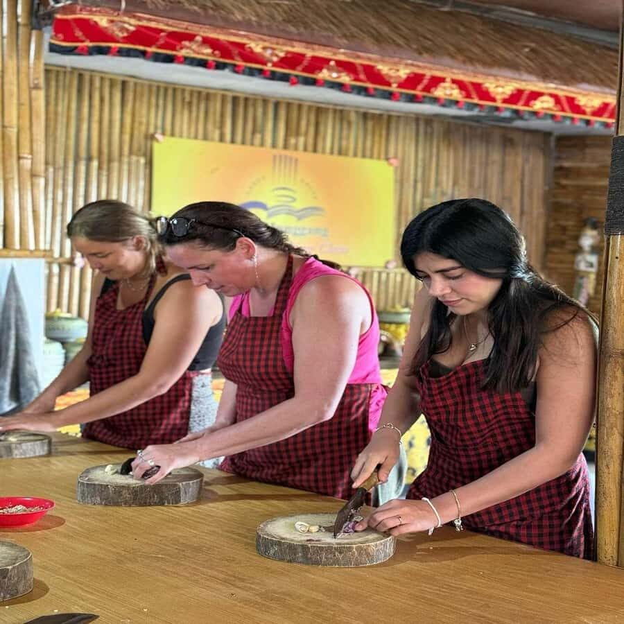 Ubud: Balinese Cooking Class with Traditional Dishes - The Cooking Session