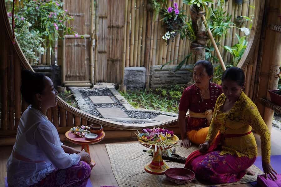 Ubud: Canang Sari Offerings Experience & Balinese Blessing - An Immersive Introduction to Bali’s Spirituality
