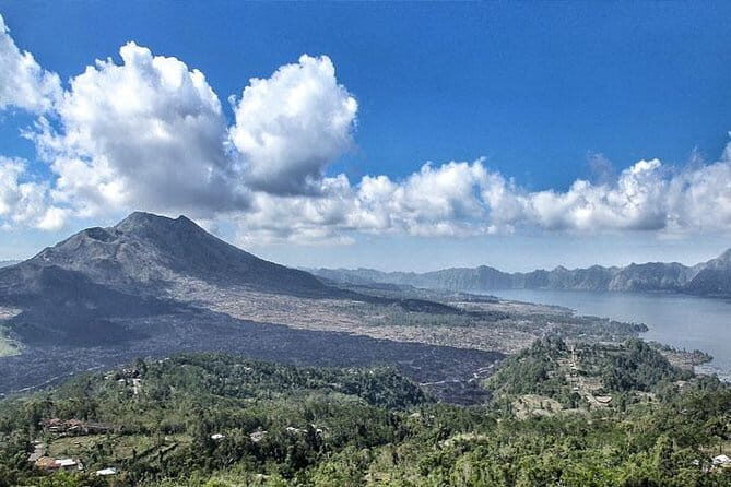 Ubud: Holy Water Temple, Volcano View, Rice Terrace, MonkeyForest - The Itinerary in Depth