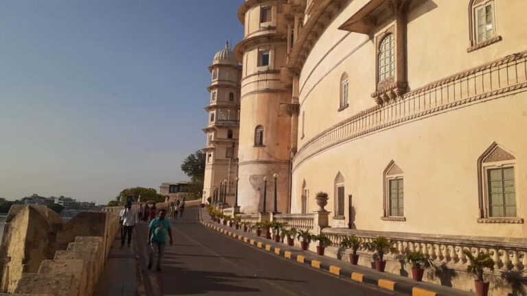 Udaipur: All Inclusive City Sightseeing Guided tour - Detailed Breakdown of Stops