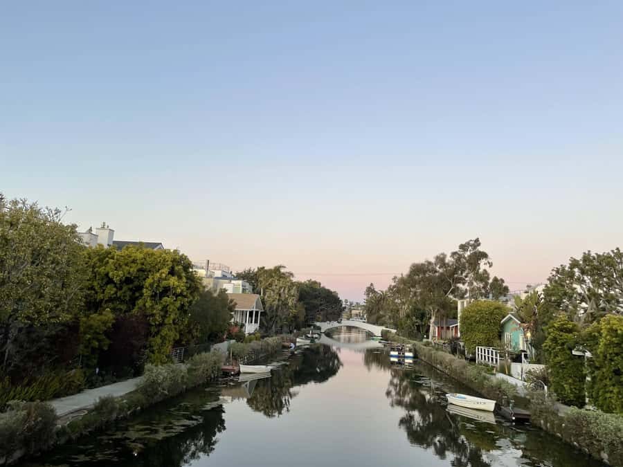 Venice Beach: Guided Walking Tour of the Canals - The Experience in Detail: Why It Works