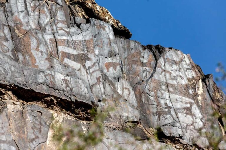 Visit Ukhum (Nourata Mountains), petroglyphs, and a donkey ride (3 days) - What Makes This Tour Special?