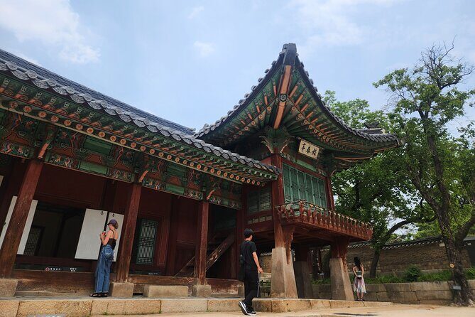 Walking Tour to Changdeokgung Palace with Korean dress Hanbok - Authentic Reviews and What They Say About the Tour