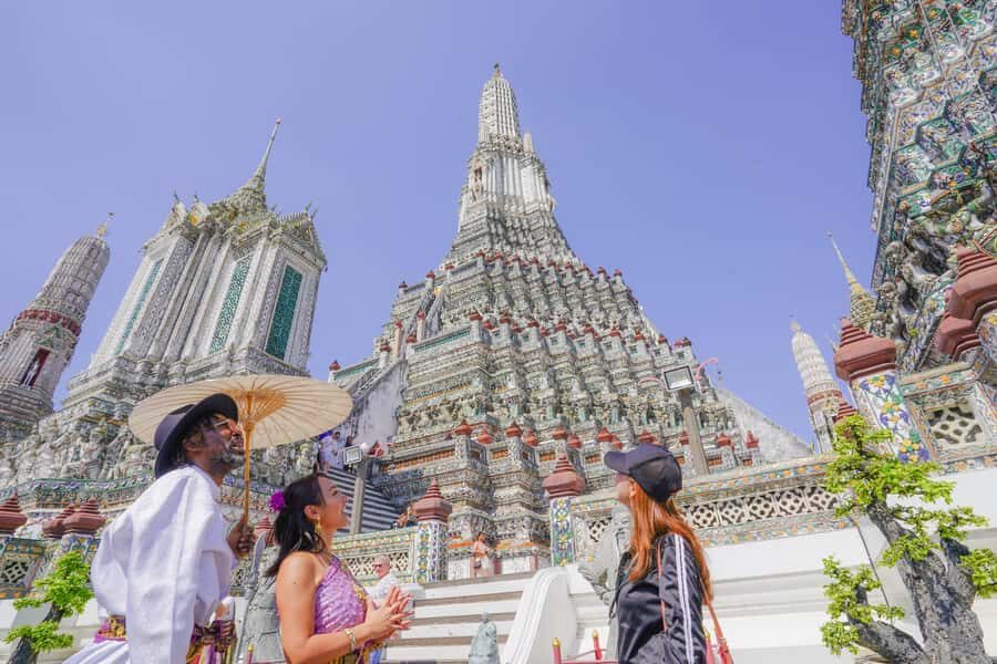 Wat Pho, Wat Arun & Flower Market Walking Tour in Bangkok - Dressing Up: The Thai Royal Attire Experience