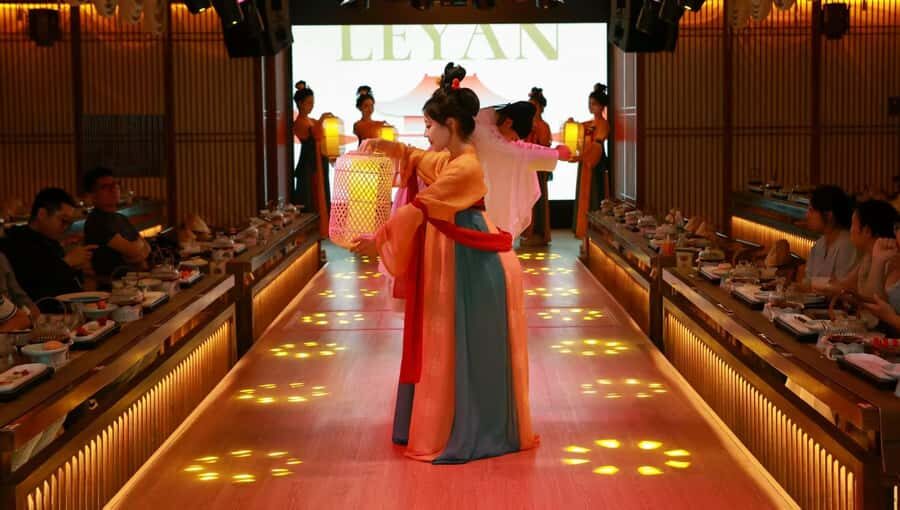 Yangzhou Nanhe Music FeastAncient Immersive Dining + Dance - An In-Depth Look at the Experience