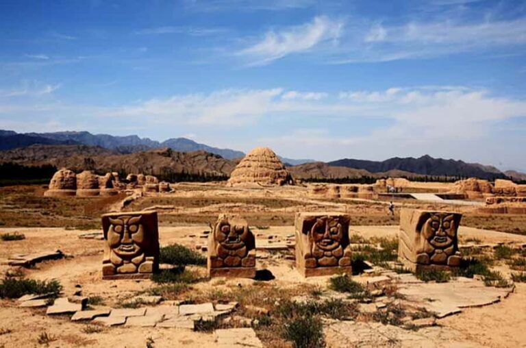 Yinchuan: Western Xia Tombs & Helanshan Rock Paintings Tour - Practical Tips and Insights