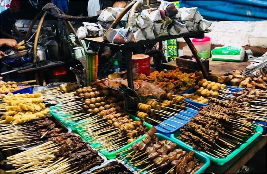 Yogyakarta: 3-Hour Night Walking with Street Food Tasting - What to Expect: The Good, the Tasty, and the Practical
