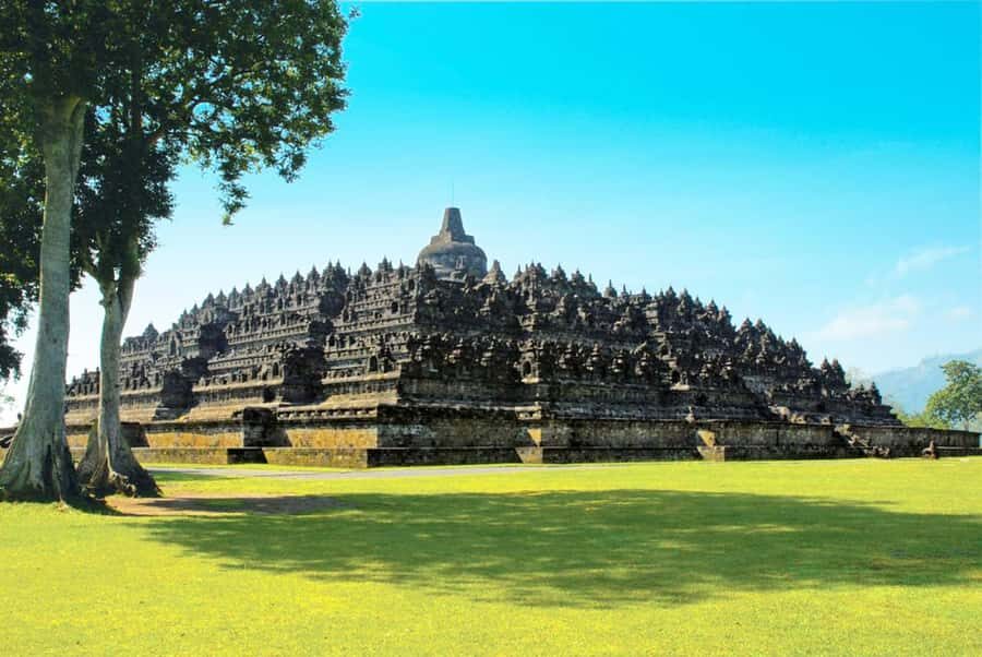 Yogyakarta: Borobudur 5-hour Tour with Climb-up & Transfers - Visiting the UNESCO World Heritage Site