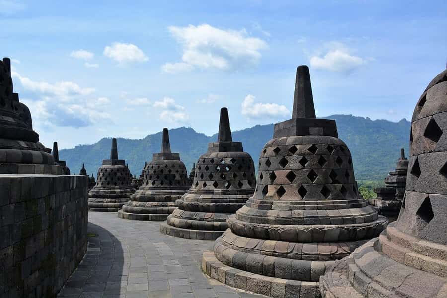 Yogyakarta: Borobudur Climb-up & Prambanan Included Ticket - What Makes This Tour Stand Out?