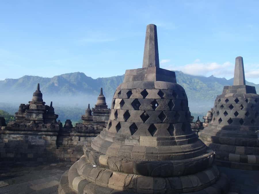 Yogyakarta: Borobudur (Guarantee Climb Ticket) & Prambanan - Exploring Borobudur: The Largest Buddhist Temple