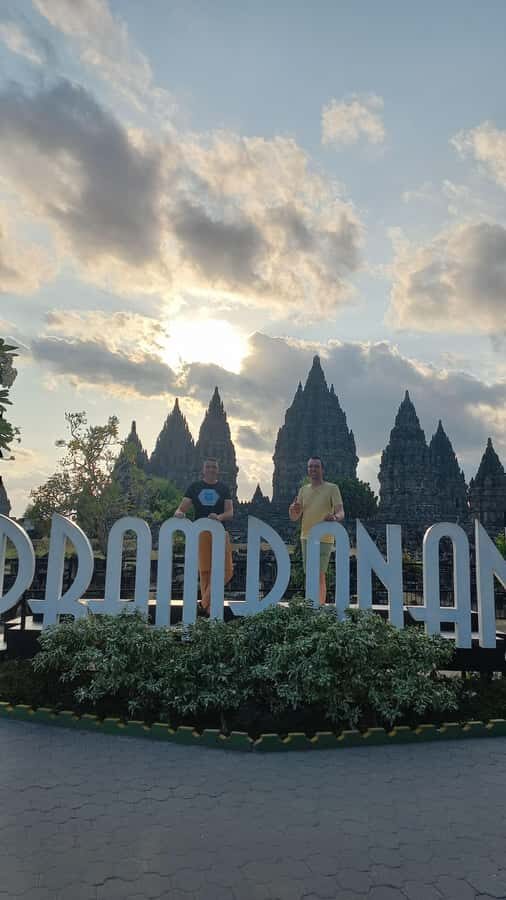 YOGYAKARTA . BOROBUDUR ( guarantee ) CLIMB UP AND PRAMBANAN - The Itinerary in Detail