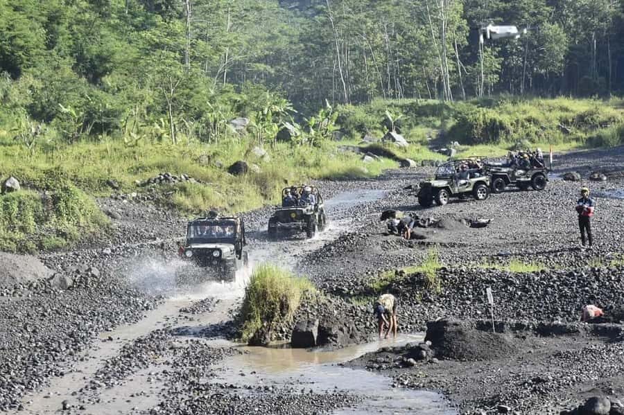 Yogyakarta: Borobudur Merapi Prambanan include all tickets - What Makes This Tour Stand Out?