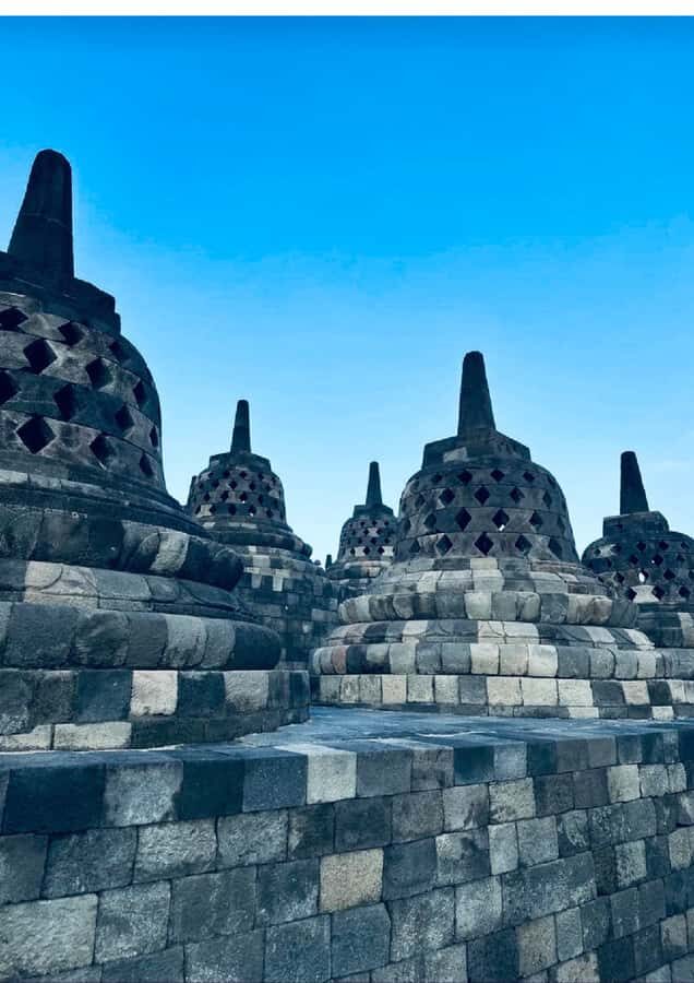 Yogyakarta: Borobudur Prambanan Temple Tour and Entry Ticket - Exploring Borobudur
