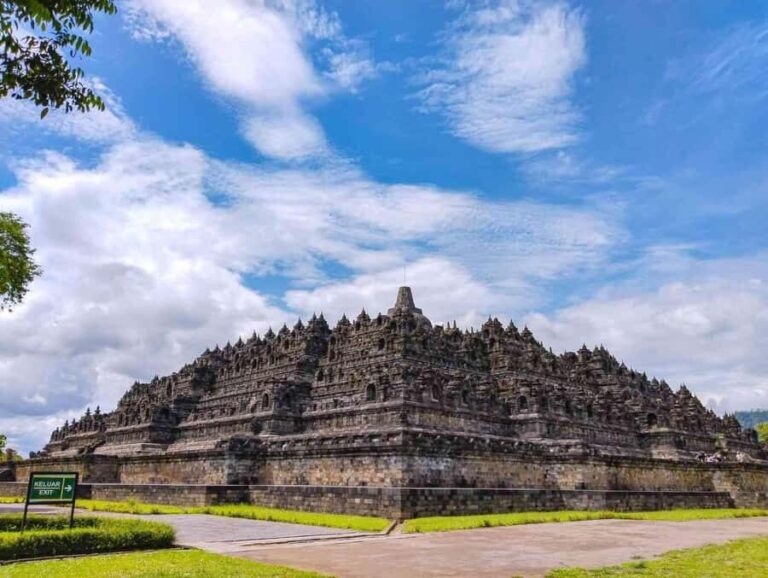 Yogyakarta: Borobudur Sunrise Climb up & Volcano Jeep Tour - Practical Considerations and Tips