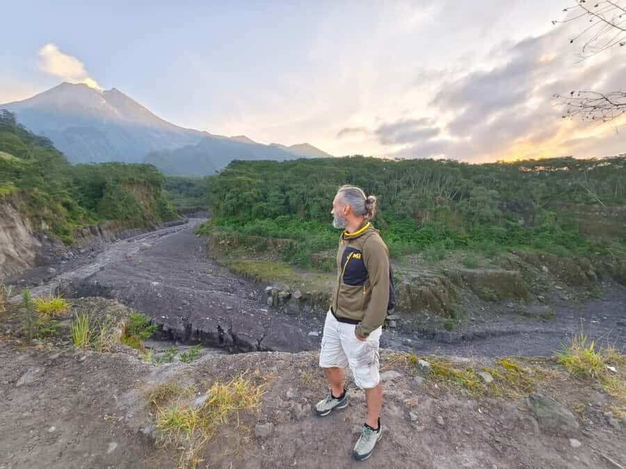 Yogyakarta : Borobudur(climb up temple) & sunrise mt merapi - Key Points