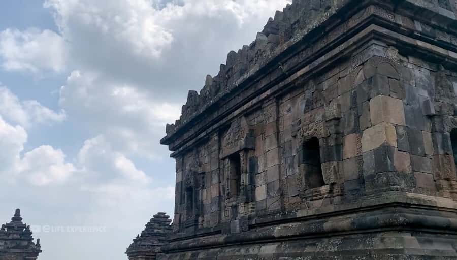 Yogyakarta: Candi Ijo Sunrise Hike and Breakfast Tour - The Sunrise at Candi Ijo: A Magical Moment
