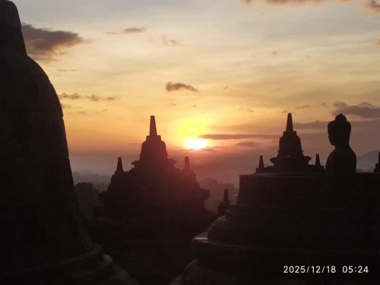 Yogyakarta: Guaranteed Sunrise From Borobudur and Prambanan - The Climb and the View