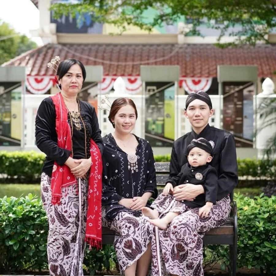 Yogyakarta: Javanese Heritage Attire Rental & Photoshoot - Who Should Consider This Tour?