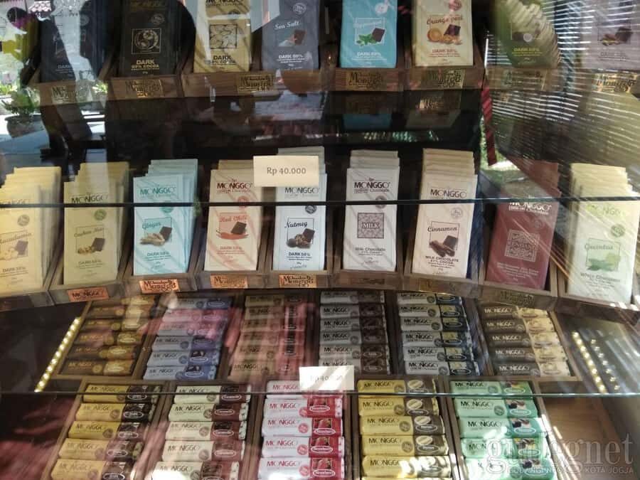 Yogyakarta: Make Your Own Chocolate Monggo and Pottery - What Makes This Tour Special?