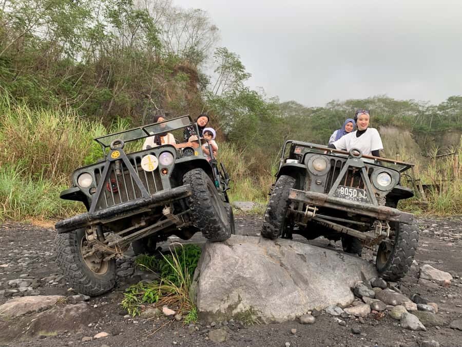 Yogyakarta : Mount Merapi jeep 4X4 tour & Borobudur ClimbUp - What Makes This Tour Stand Out?