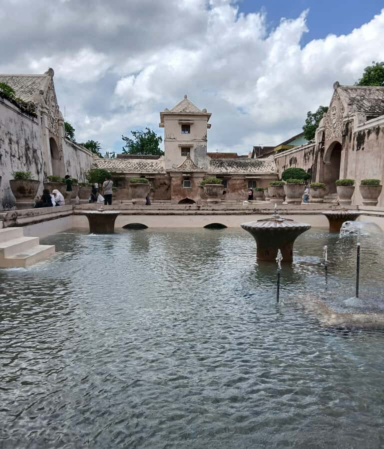 Yogyakarta: Palace, Taman Sari, & Borobudur Day Trip - Overall Value and Practical Tips