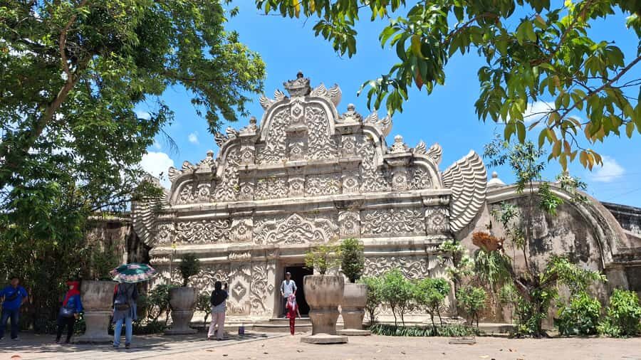 Yogyakarta: Palace & Tamansari with unique transportation - Real Traveler Insights
