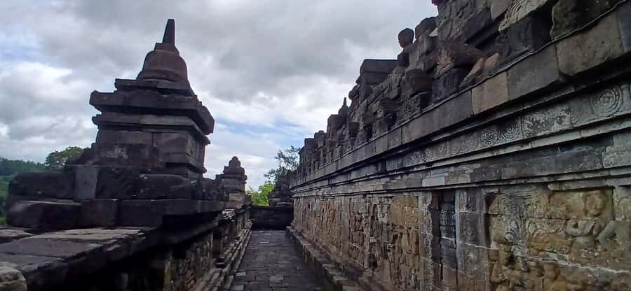 Yogyakarta: Plaosan & Prambanan Temples Tour with Guide - What to Expect During Your Tour