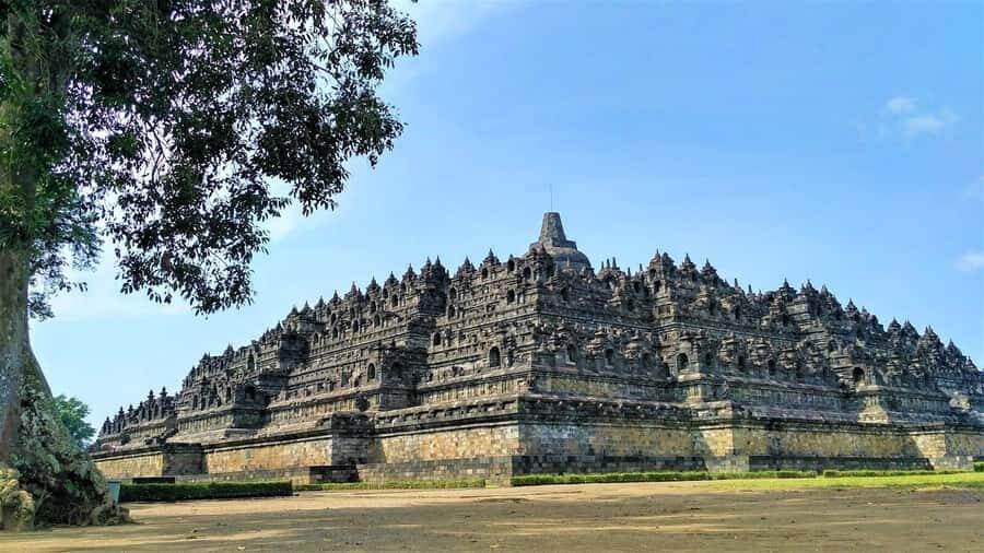 Yogyakarta: Tailor-Made Tour with English Speaking Driver - Visiting Borobudur and Prambanan: The Temples of Java