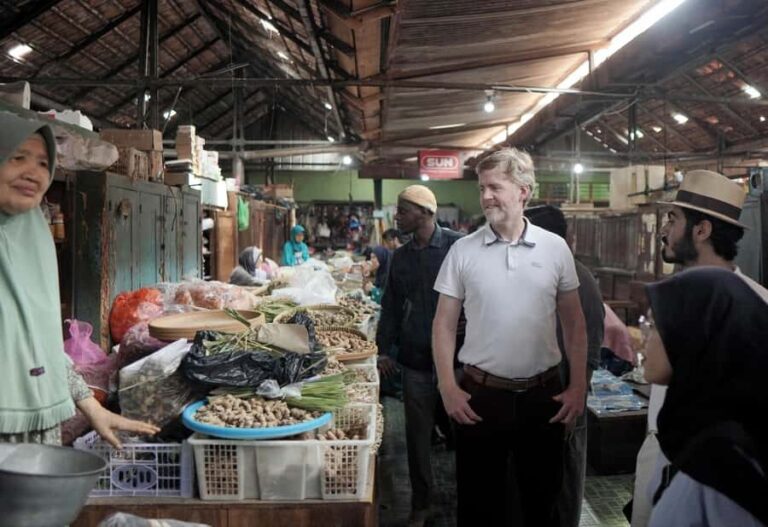 Yogyakarta: The Oldest Neighborhood Walking Experience - What to Expect from a Typical Walk