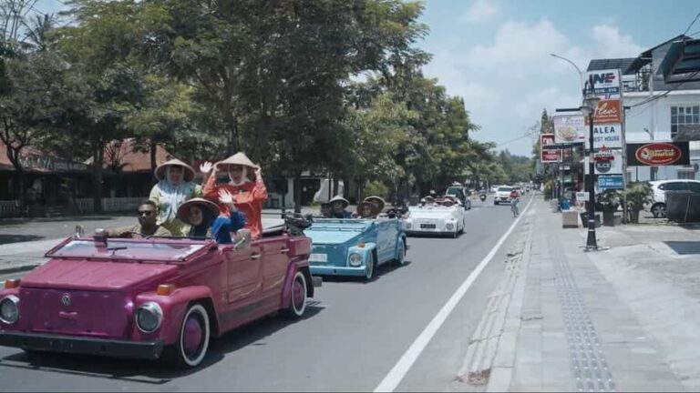 Yogyakarta : VW Borobudur English Guide Tour Day Trip - Itinerary Breakdown