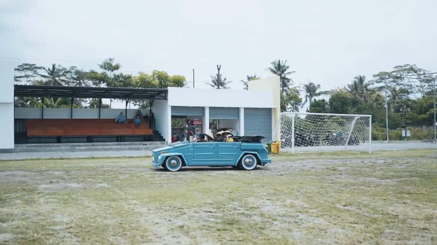 Yogyakarta : VW Borobudur English Guide Tour Medium Trip - Transportation and Practical Details