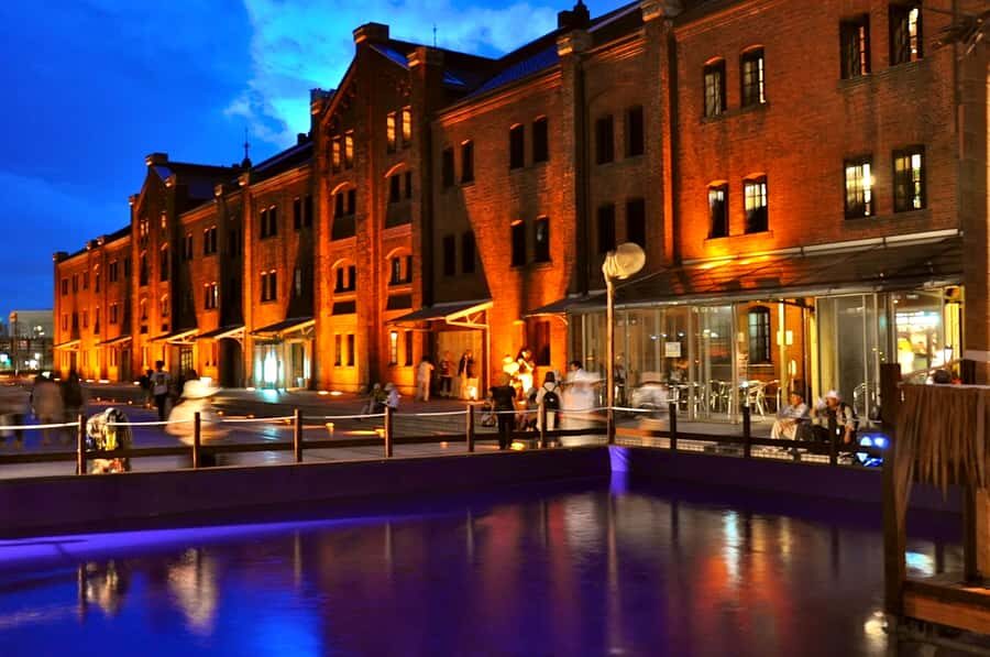 Yokohama Minatomirai: Bay Area Night Tour with Guide - How the Itinerary Works