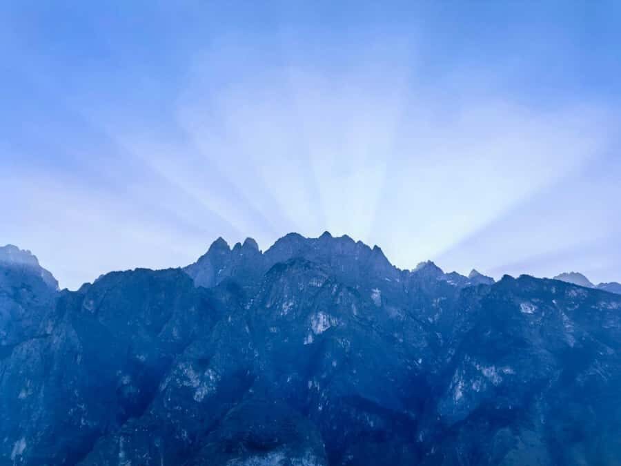 Yunnan: Tiger Leaping Gorge Day Hiking Tour in Lijiang - Practical Details & What to Pack