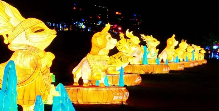 Zhangjiajie Night Sightseeing Tour with Dinner or Massage - Customizing Your Night’s End: Dinner or Massage