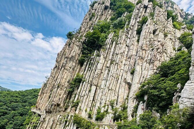 Zhengzhou private day tour to Shaolin Temple with Kungfu show - Cost and Value Analysis