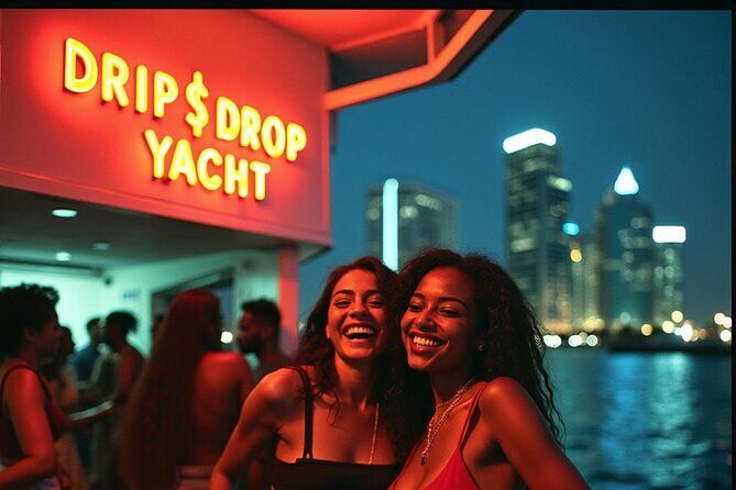 3-Hour Miami Hip-Hop Yacht Party with Open Bar - The Drinks and Atmosphere