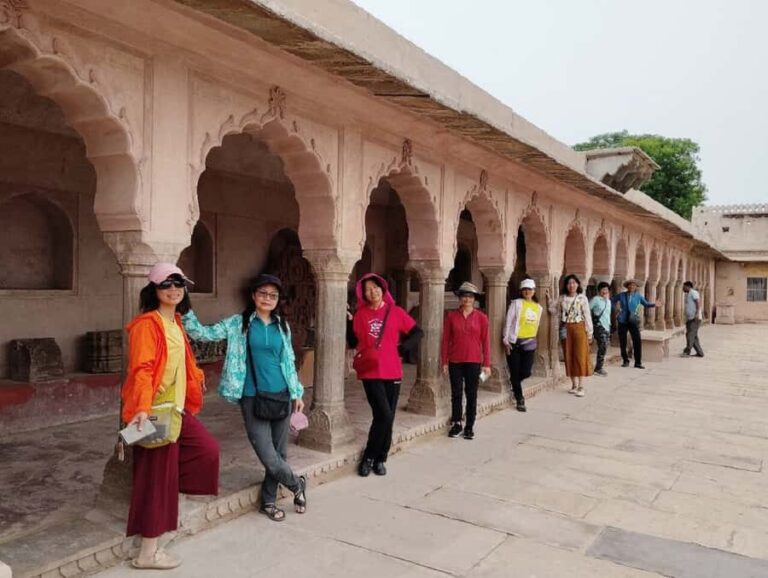 Agra: Skip-the-Line Taj Mahal Private Guided 3-Hour Tour - What to Expect on the Tour
