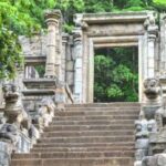 Colombo: Yapahuwa Rock Fortress and Kurunegala Day Trip - Climbing the Ornamental Staircase