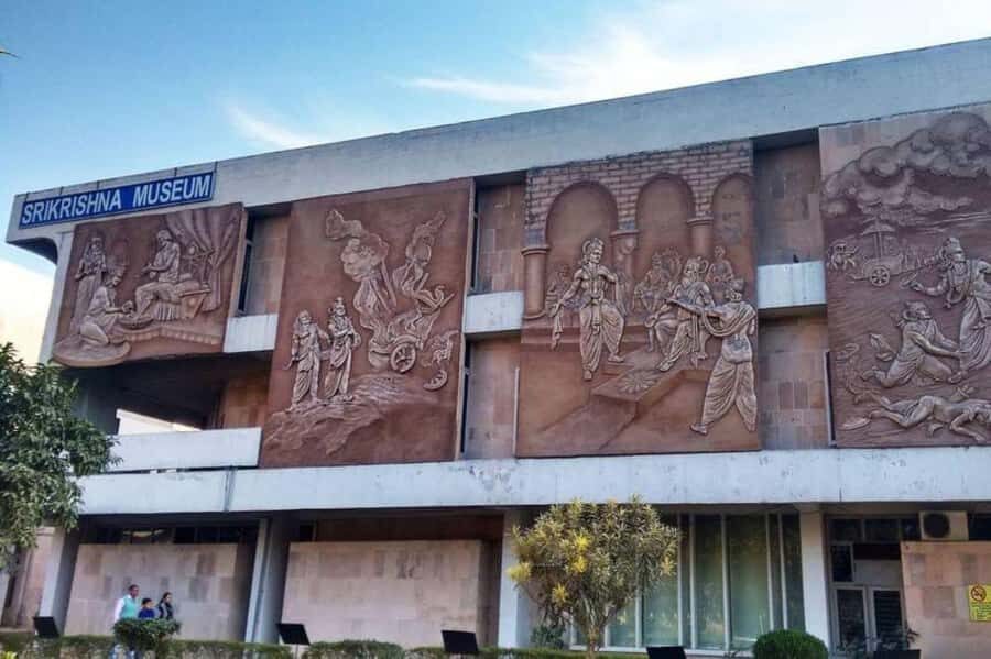 Delhi: Guided Shopping Tour Experience Local Expert Guide - What to Expect on the Tour