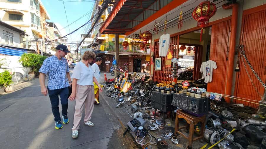 Highlights Local Bangkok Walking Tour with Local Guide - Why This Tour Stands Out