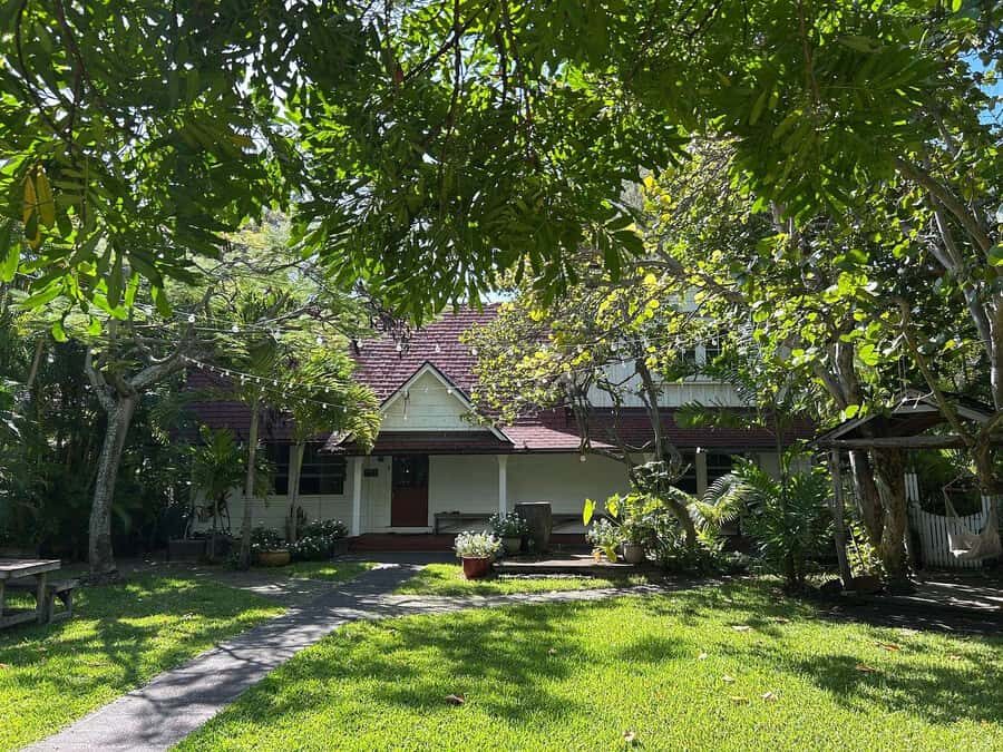 Honolulu: Afternoon at McGarrett's-Hawaii Five-O - The Personal Touch and Insider Stories