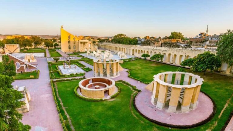 Jaipur Half Day Tour: City Palace, Jantar, Hawa & Jal Mahal - How the Day Flows and Practical Details