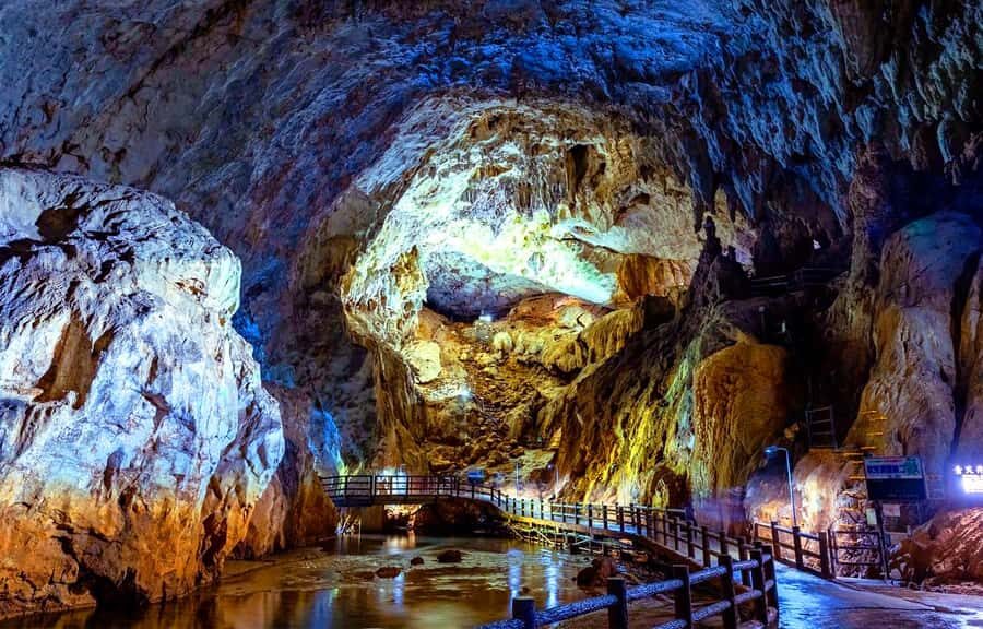 North Kyushu Tour: Akiyoshido Cave & Motonosumi Inari Shrine - Akiyoshido Cave: Japan’s Limestone Wonderland