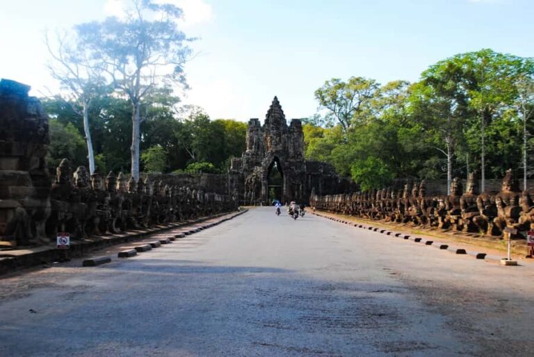 Siem Reap: Angkor Wat Sunrise & Floating Village Tour - Exploring the Small Circuit: Temples & Tales