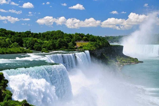 Tour of Niagara Falls with Cruise and Lunch from Toronto - Analyzing the Value
