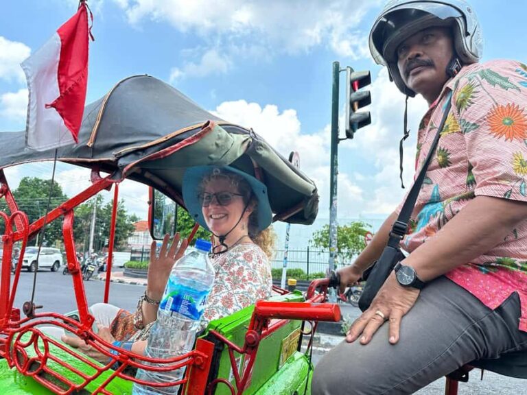 Yogyakarta: Sultan's Palace & Tamansari Guided Walking Tour - Visiting the Sultan’s Palace (Kraton)