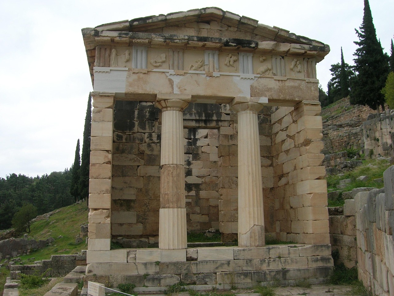 Apollo temple and treasury at Delphi